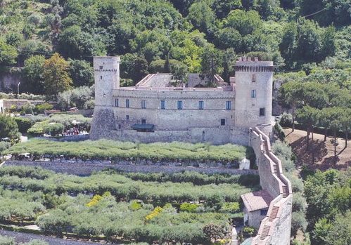 La leggenda della dama rossa di Castellammare - Metropolisweb