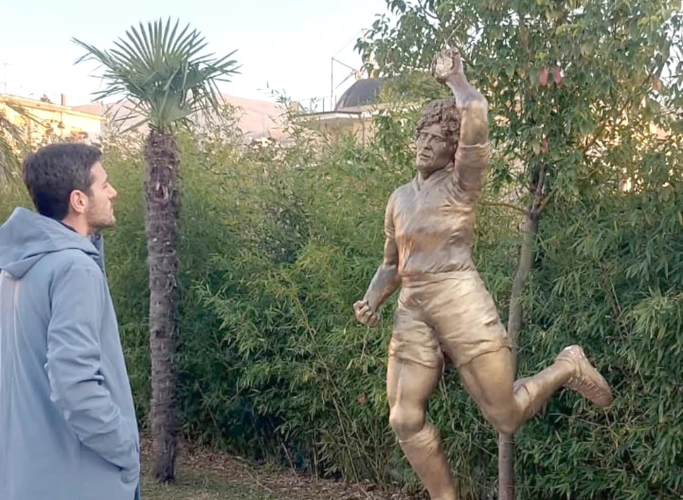 Vandalizzata la statua di Diego Armando Maradona a Palma Campania - Metropolisweb