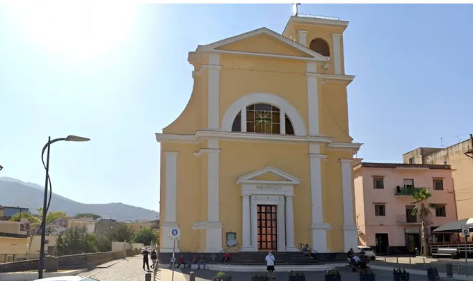 Ordigno davanti la chiesa di Massa di Somma, 43enne denunciato ...