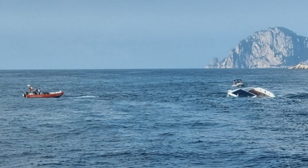 Massa Lubrense, recuperata l'imbarcazione affondata a punta Lagno ...