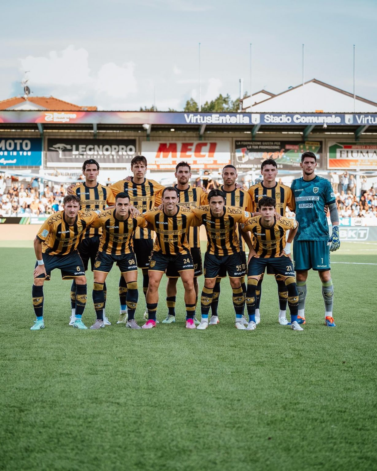 Castellammare, ex colonia dei ferrovieri: cadono calcinacci sui bagnanti - Metropolisweb