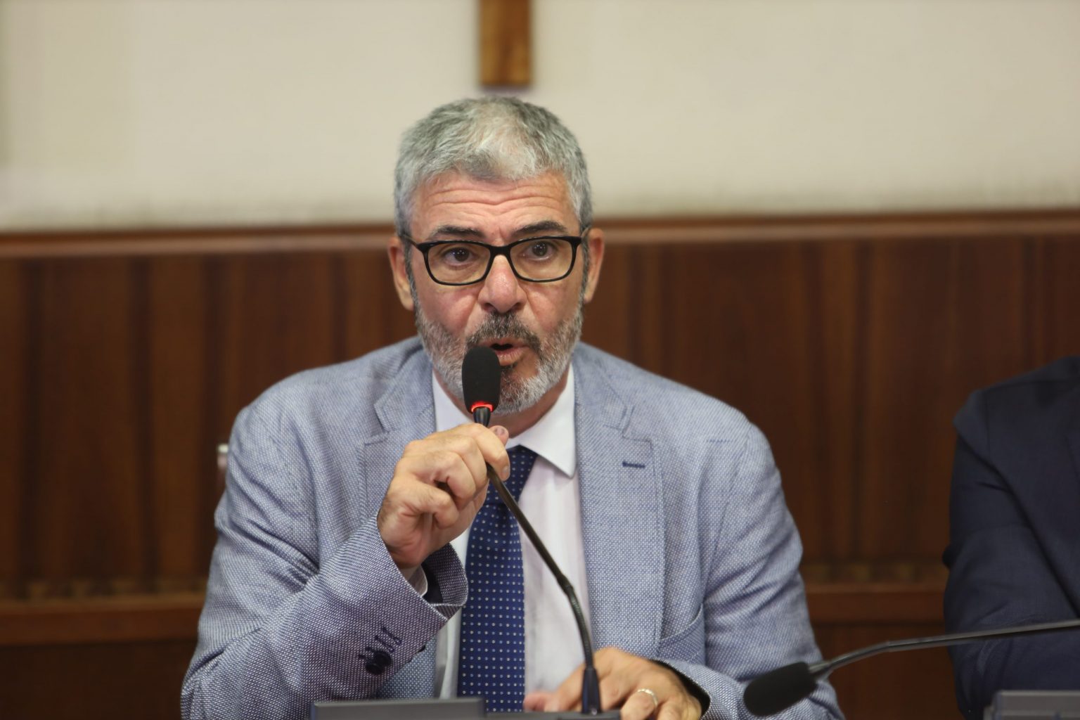 Torre del Greco, le tende d'oro (con soldi pubblici) di Frulio: spesa ...