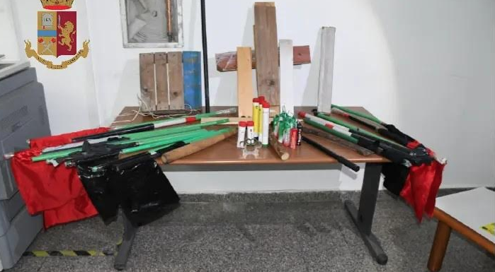 Reggina-Nocerina, sequestrati fumogeni e bombe carta agli ultras ...