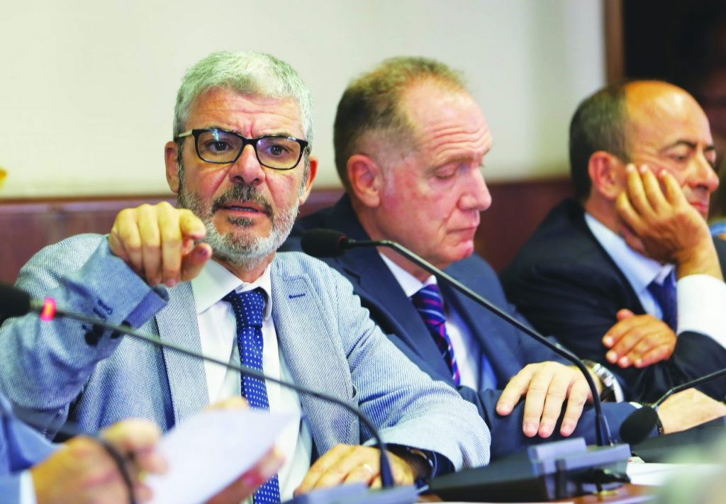 Torre del Greco, Frulio resta solo dopo la sfogo-trash in aula: la ...