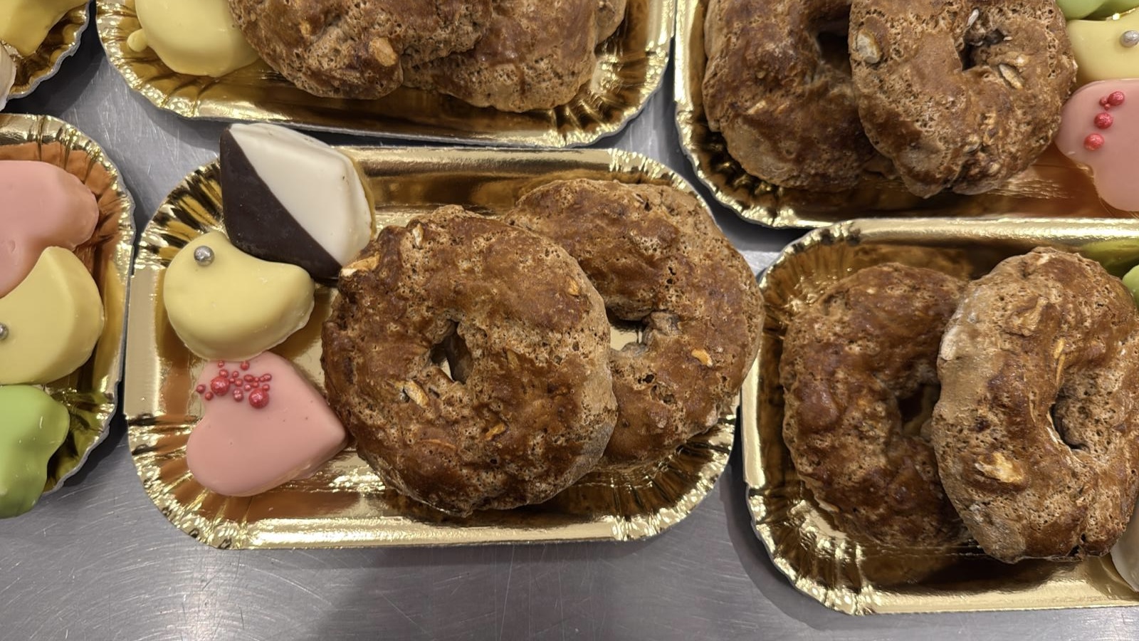 Solidarietà di Natale a Torre del Greco: gnocchi e dolci gratis per le ...
