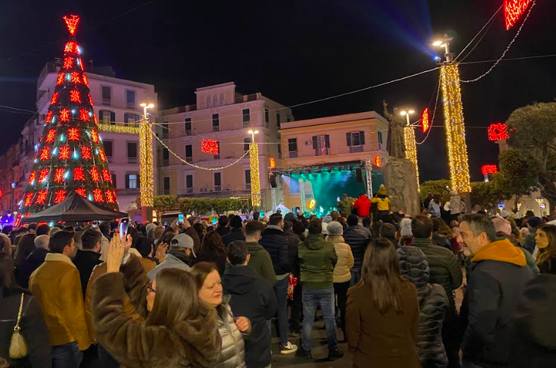 Natale a Torre del Greco: successo per i primi due concerti a piazza ...