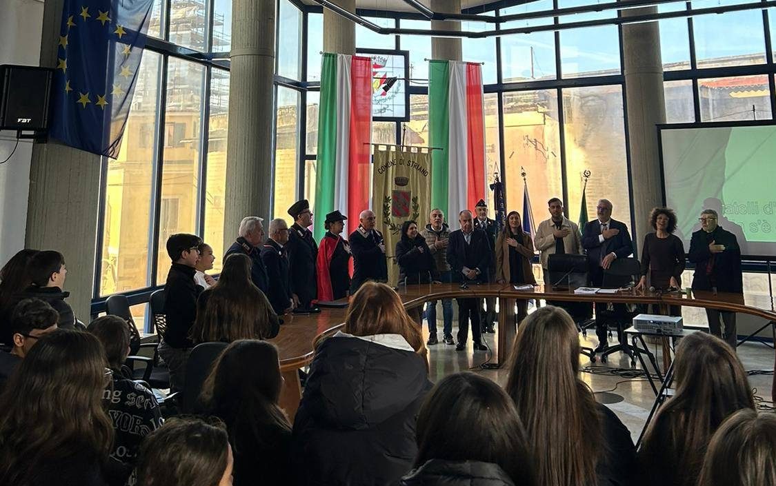 Il Comune di Striano "celebra" il Tricolore - Metropolisweb