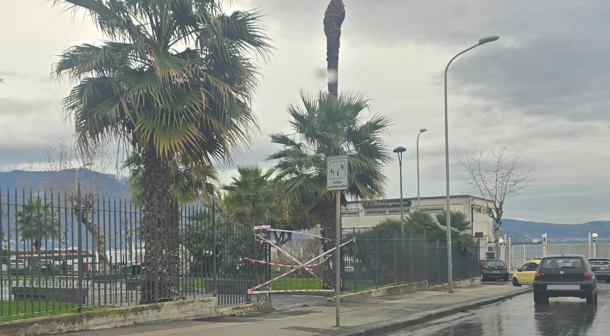 Auto fuori controllo in viale Marconi a Torre Annunziata: pedone ...