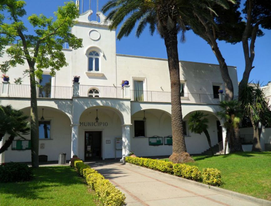 Il Comune di Anacapri salva la banca e il Cinema Paradiso - Metropolisweb