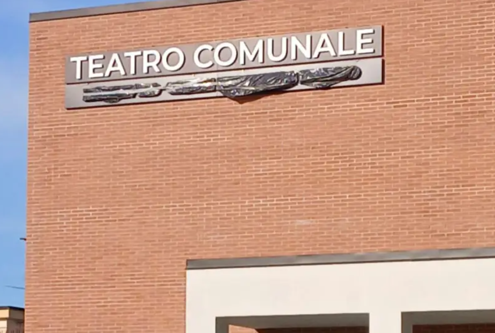 Cardito, inaugurato il Teatro Comunale intitolato a Peppe Vessicchio ...