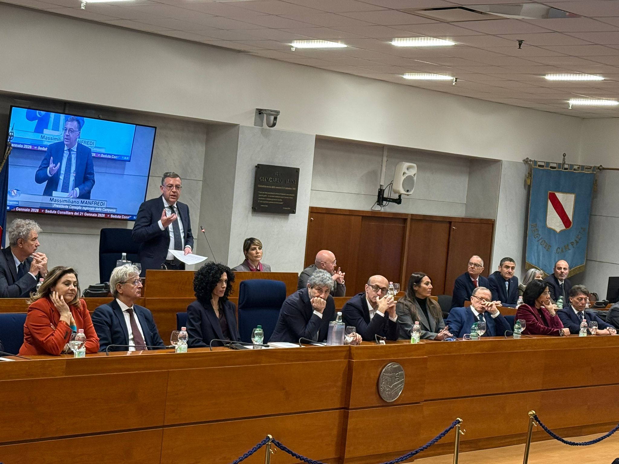 Fico presenta la giunta in consiglio regionale: l'attacco del ...