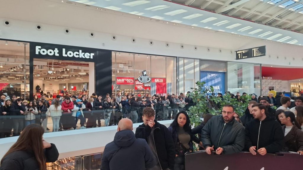 Geolier al Maximall Pompeii il 16-17 gennaio per il firmacopie del suo ...